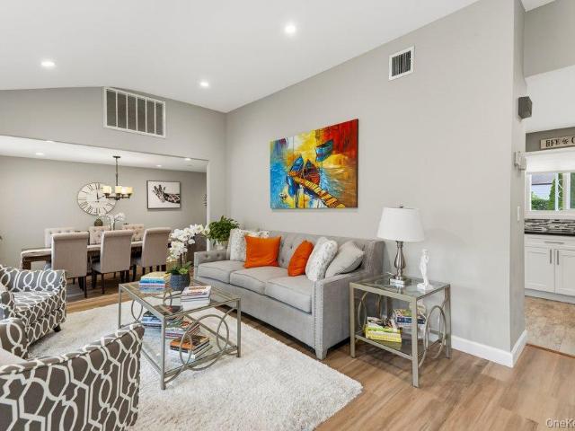 282 W 22nd Street