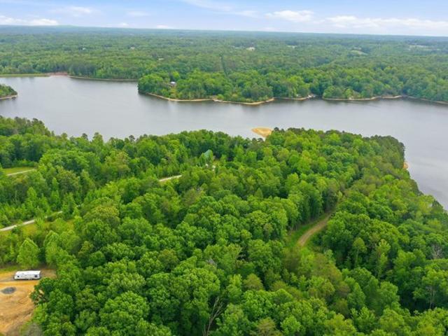 282 W Lakefront Dr, Leasburg, NC 27291