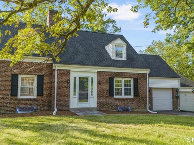 282 Tunxis Rd, West Hartford, CT 06107