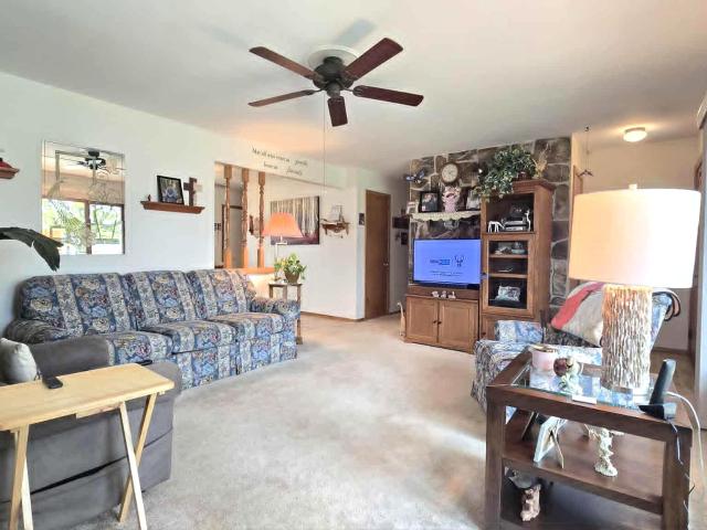 2834 E Eaton Ln