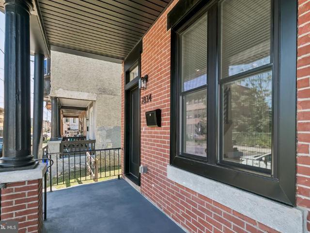 2834 W Glenwood