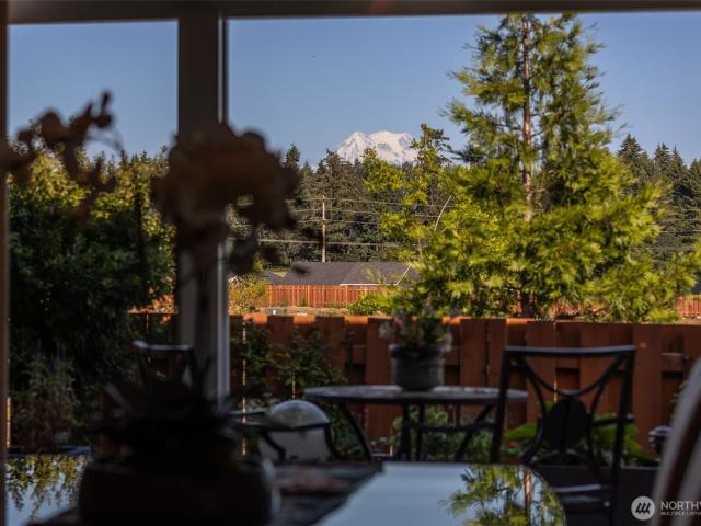 2835 Arrowroot Loop SE