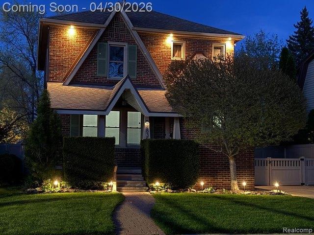 2835 Parkwood St, Trenton, MI 48183