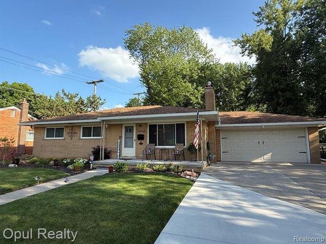 28369 Pembroke St, Livonia, MI 48152
