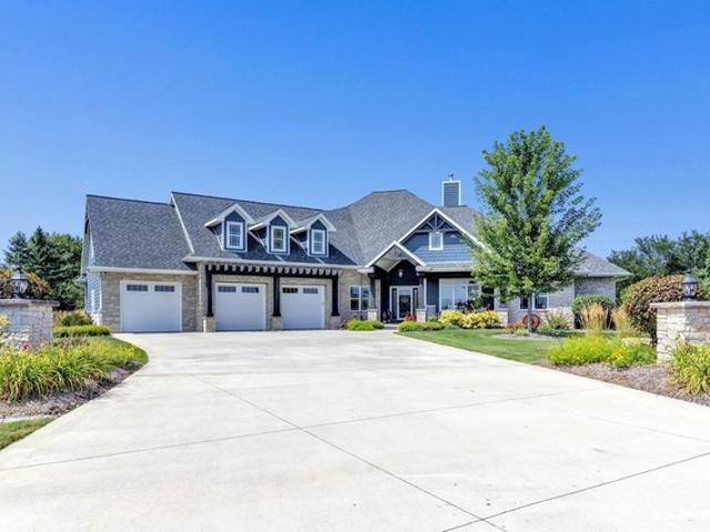 2836 Oak Stream Dr, De Pere, WI 54115