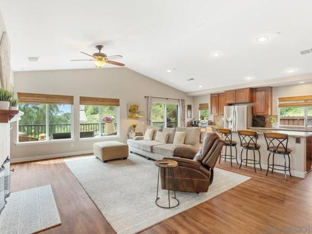 2836 Hidden Valley Ct, Spring Valley, CA 91977