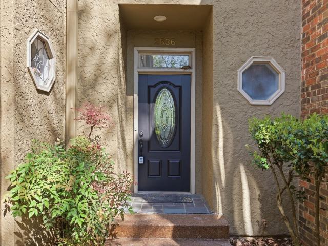 2836 Woodlawn Dr