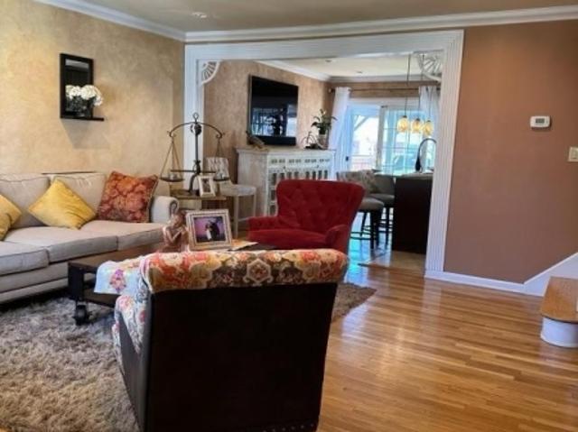 2837 Myrtle Ter