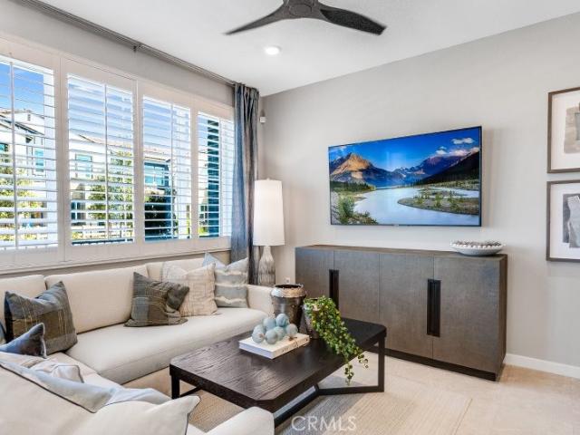 2837 E Amberley Privado
