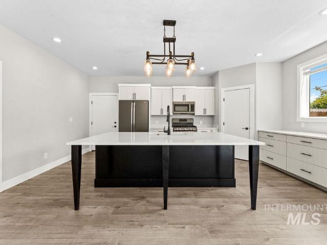 2837 W Lemhi St