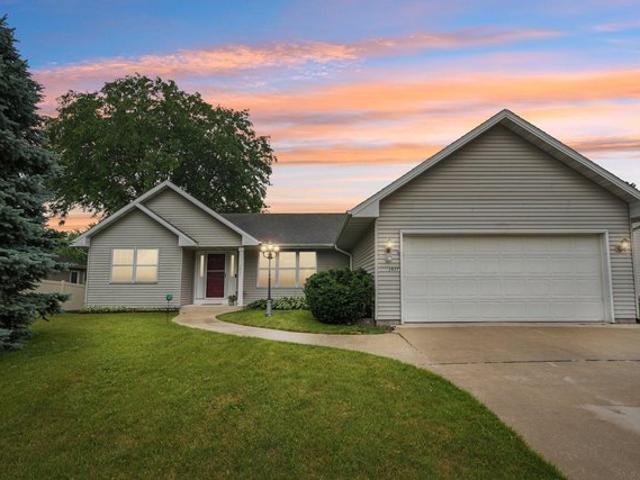 2837 Willard Ln, Waukesha, WI 53188