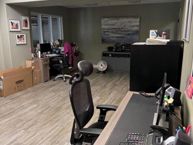 28388 Agoura Rd, Agoura Hills, CA