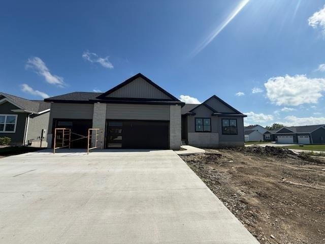 2838 Autumn Woods Dr, Cedar Falls, IA 50613
