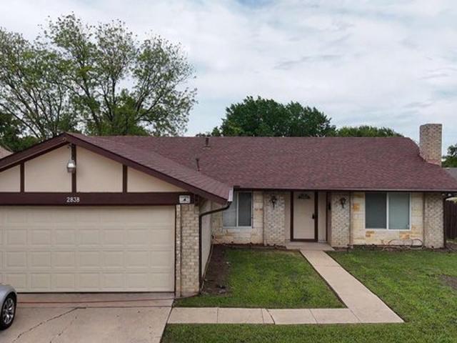 2838 Padre Ln, Grand Prairie, TX 75052