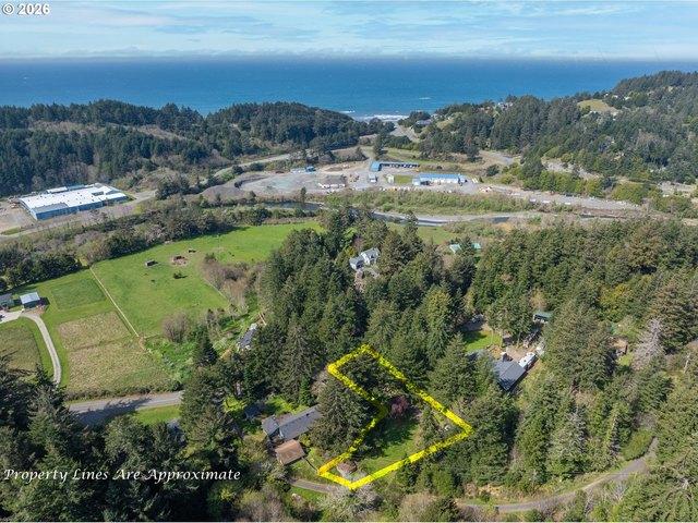 28397 Mateer Rd, Gold Beach, OR 97444
