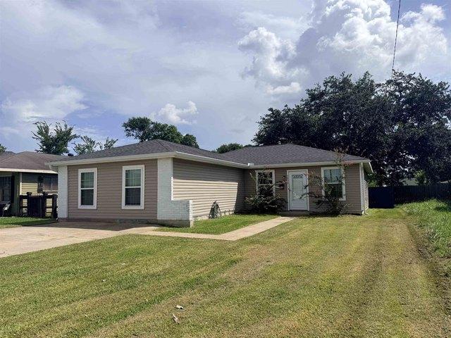 2830 Maple Ave, Groves, TX 77619