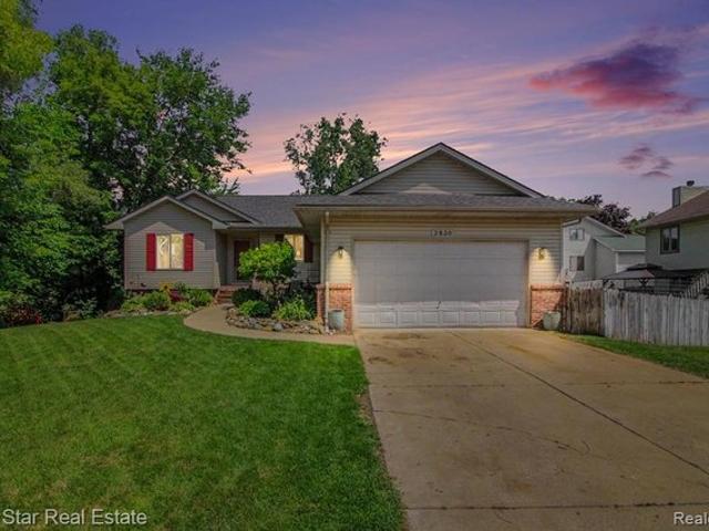 2830 Bayberry Dr, Waterford Township, MI 48329