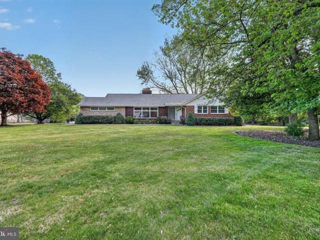 2831 Cedar Ln, Vienna, VA 22180