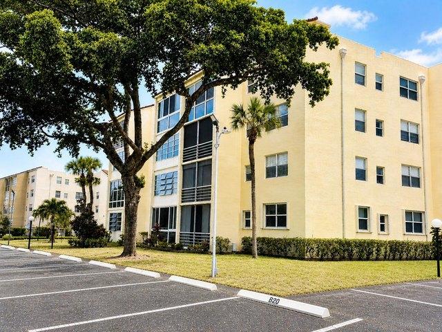 2831 Somerset Dr Apt 305, Lauderdale Lakes, FL 33311