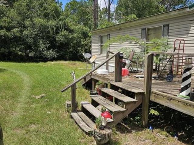 2831 Weaver Dr, Ray City, GA 31645