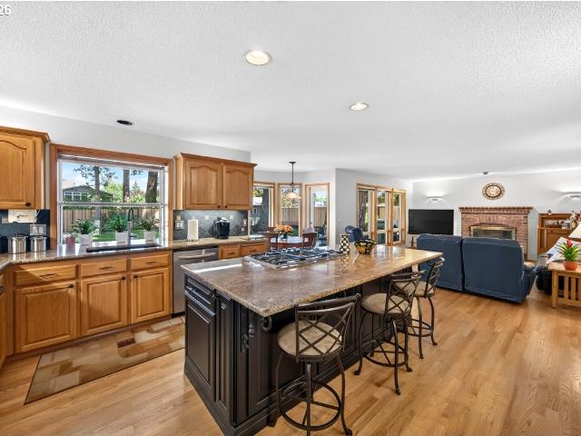 2832 ne lorie dr