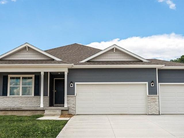 2832 Brook View Dr, Des Moines, IA 50317