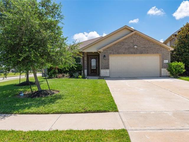 2832 Cross Colony Dr, Dickinson, TX 77539