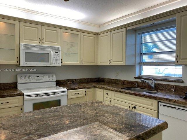 2832 Fillmore St Apt 22, Hollywood, FL 33020