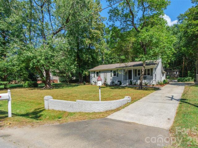 2832 Forest Hills Circle