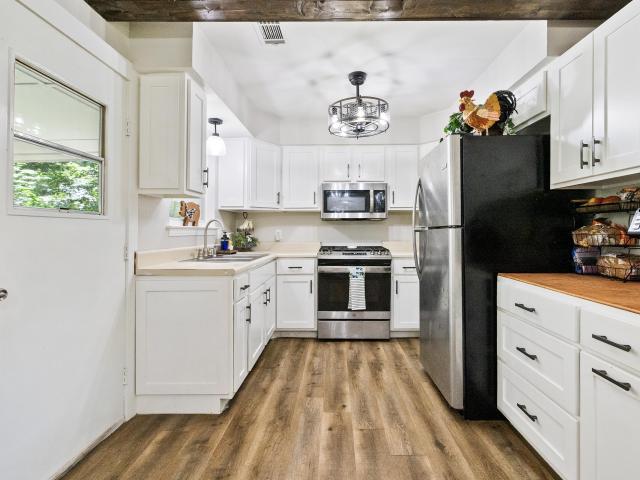 2832 Lakeside Drive