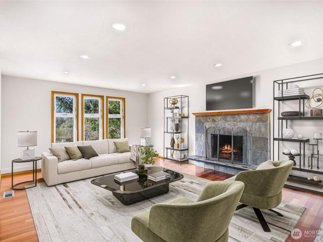 2832 St Clair