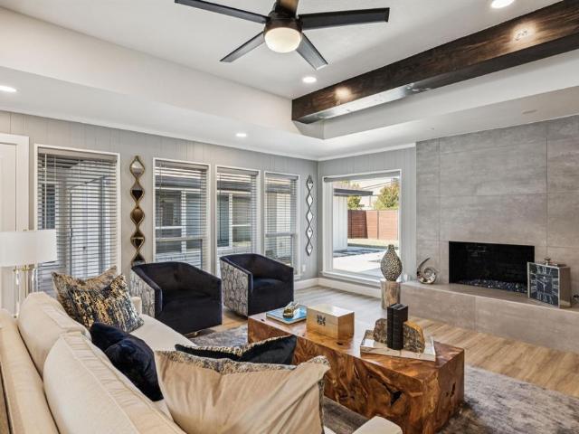 2833 Meadowbrook Drive