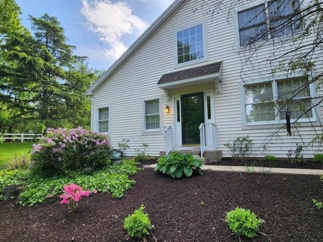2833 Hope Ridge Dr, Bethlehem Township, PA 18045