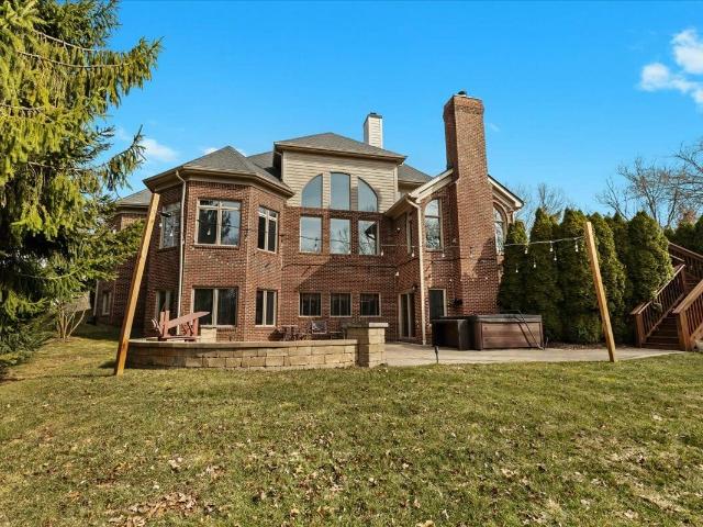 2833 Stone Meadow Dr, Milford, MI