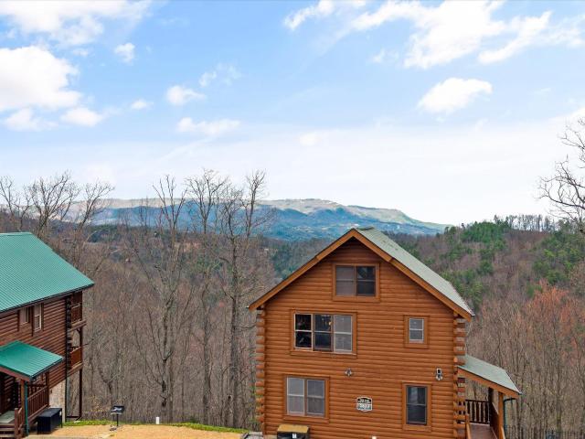 2833 White Oak Ridge Lane