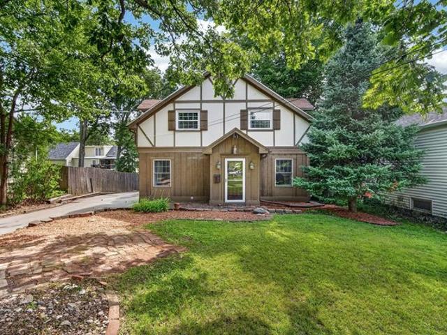 2833 36th St, Des Moines, IA 50310