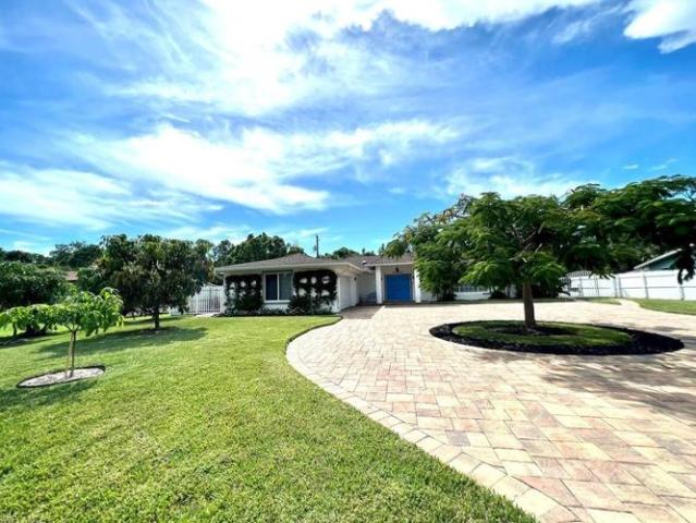 283 Cypress Way W, Naples, FL 34110