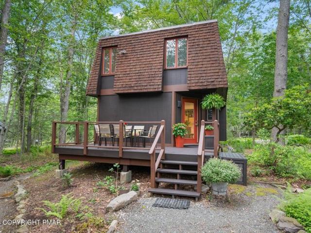 283 Aspen Rd, Pocono Pines, PA 18350