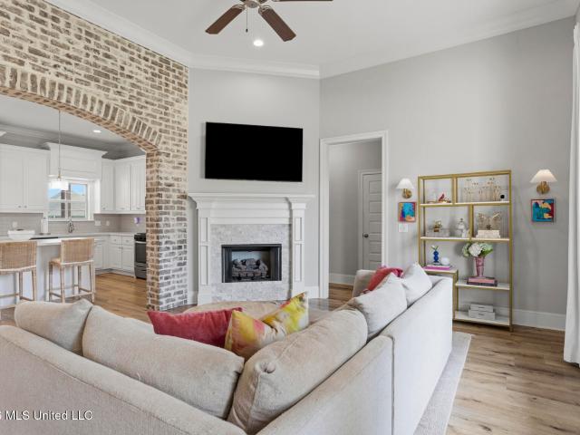 283 Buttonwood Lane