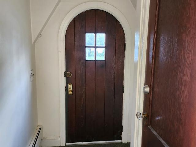 283 Houston Avenue 2nd floor