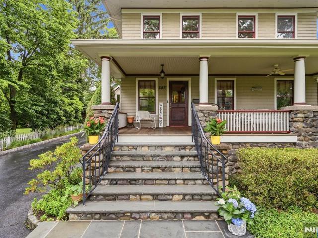 283 Highwood