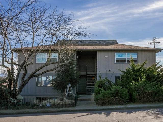 283 N 10th St, Central Point, OR 97502