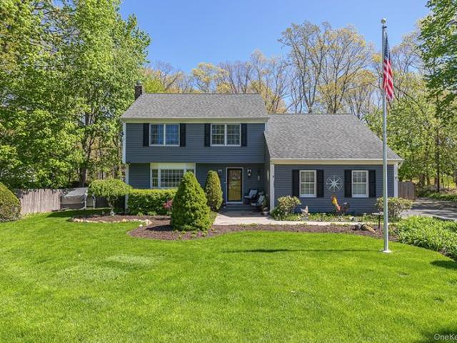 283 Pipe Stave Hollow Rd, Miller Place, NY 11764