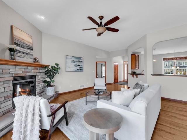 2844 Oakmont Dr