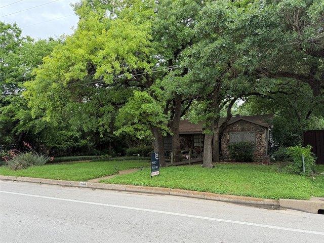 2844 Handley Dr, Fort Worth, TX 76112