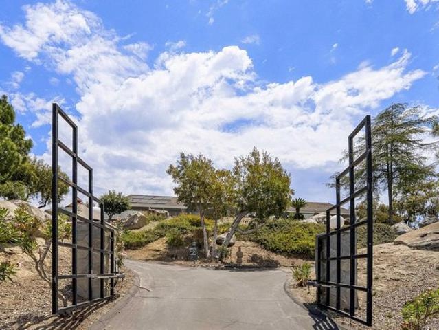 28455 Meadow Mesa Ln, Escondido, CA 92026