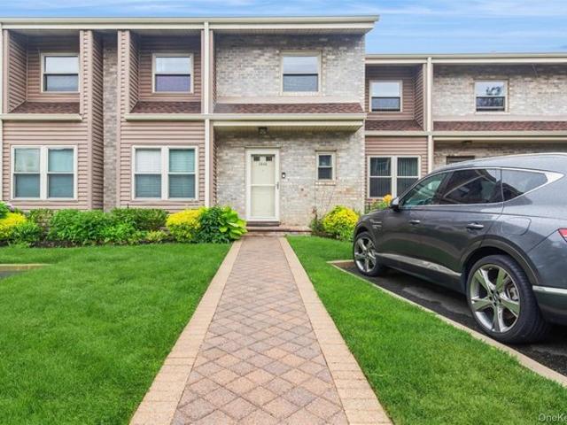 2845 Nicole Ct, Oceanside, NY 11572