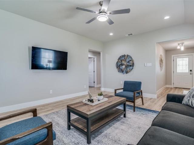 2845 Oakdale St, Dallas, TX