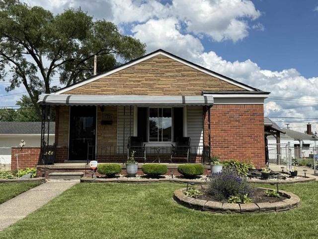 28460 Hollywood St, Roseville, MI 48066