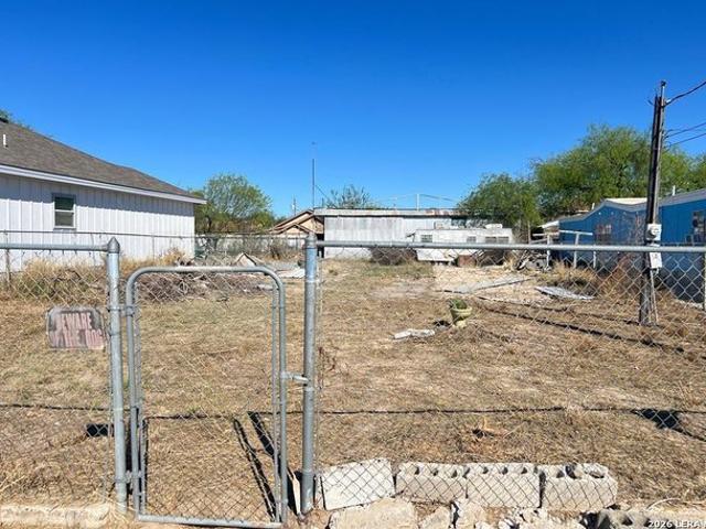 2846 Kiosko Ave, Eagle Pass, TX 78852